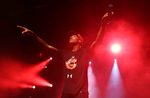 Red-Hot Rapper Lecrae Connects in Concert With Strong Message, Music ...