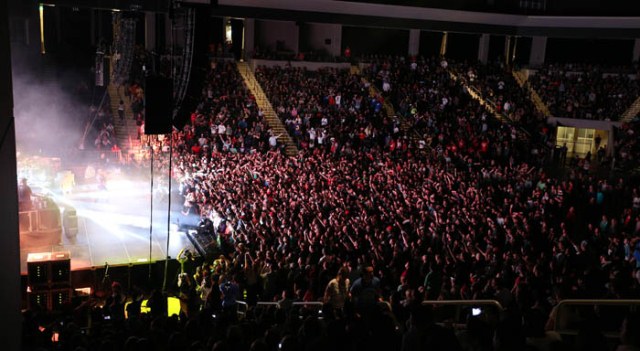 Red-Hot Rapper Lecrae Connects in Concert With Strong Message, Music ...