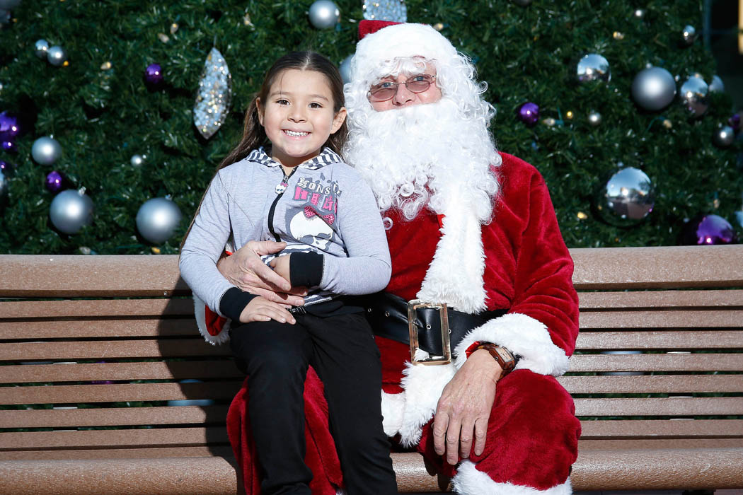 Smiles with Santa at GCU Christmas party - GCU News