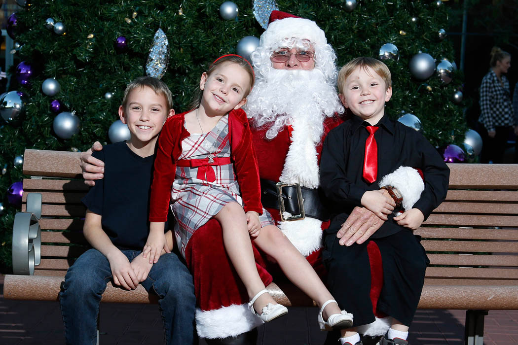 Smiles with Santa at GCU Christmas party - GCU News
