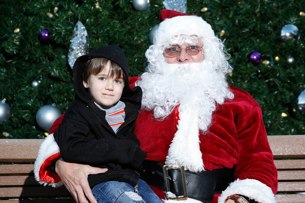Smiles with Santa at GCU Christmas party - GCU News