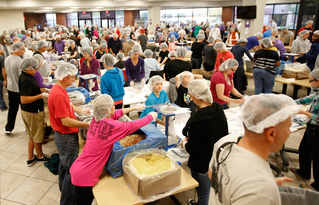 GCU community packs food for the world - GCU News
