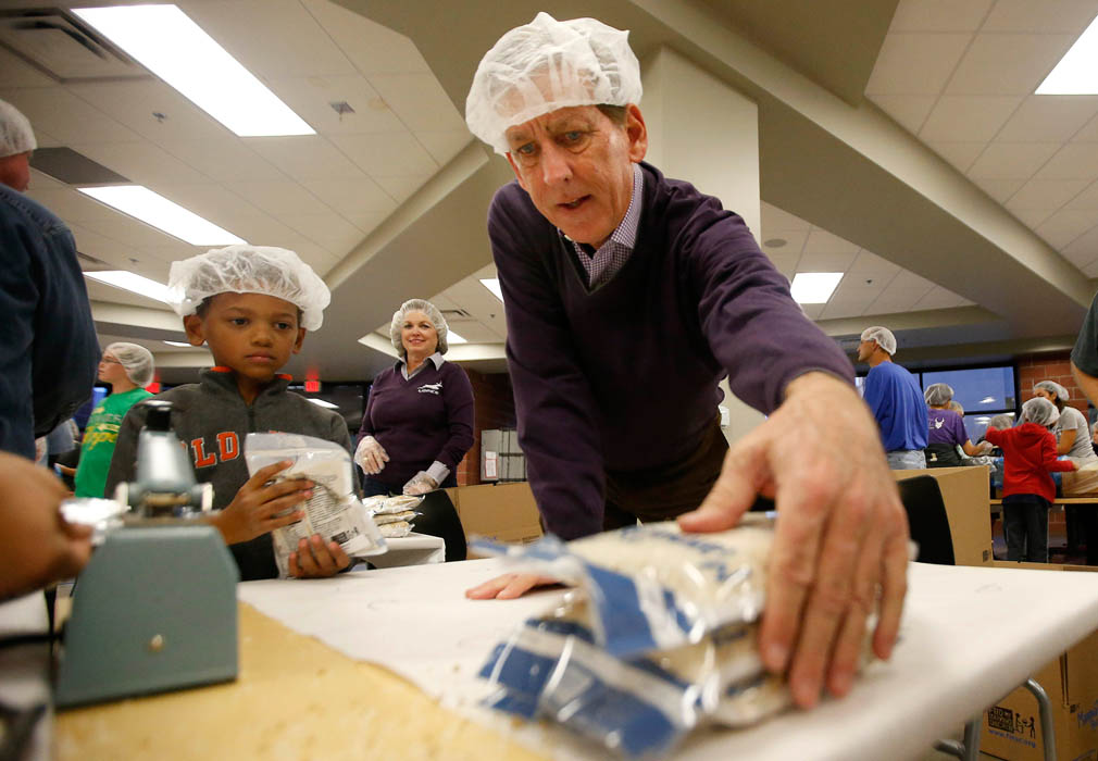 GCU community packs food for the world - GCU News