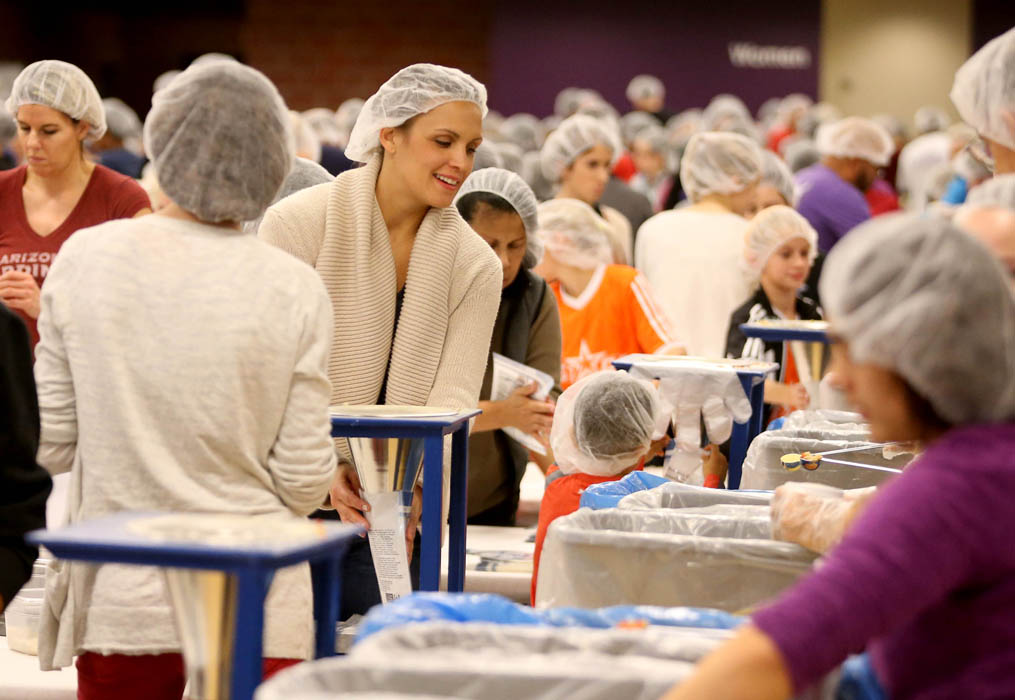 GCU community packs food for the world - GCU News