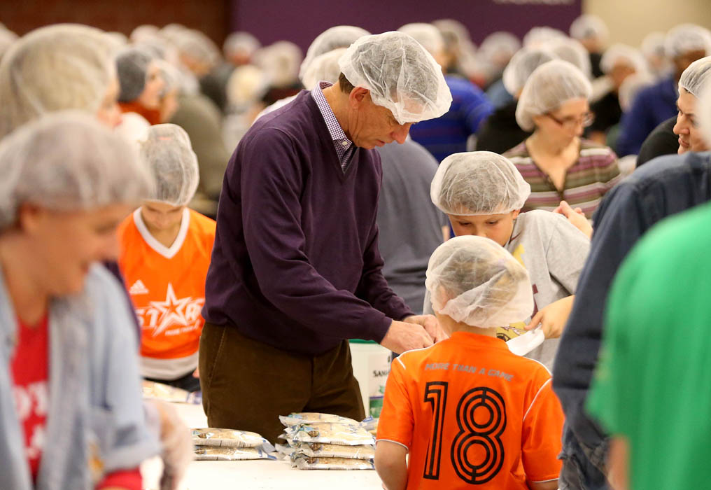 GCU community packs food for the world - GCU News