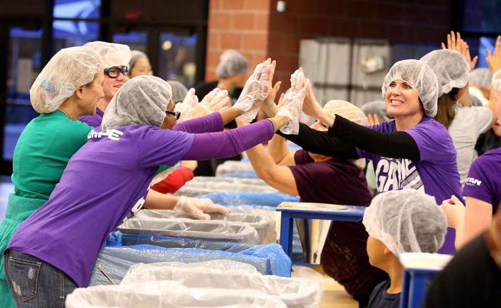 GCU community packs food for the world - GCU News
