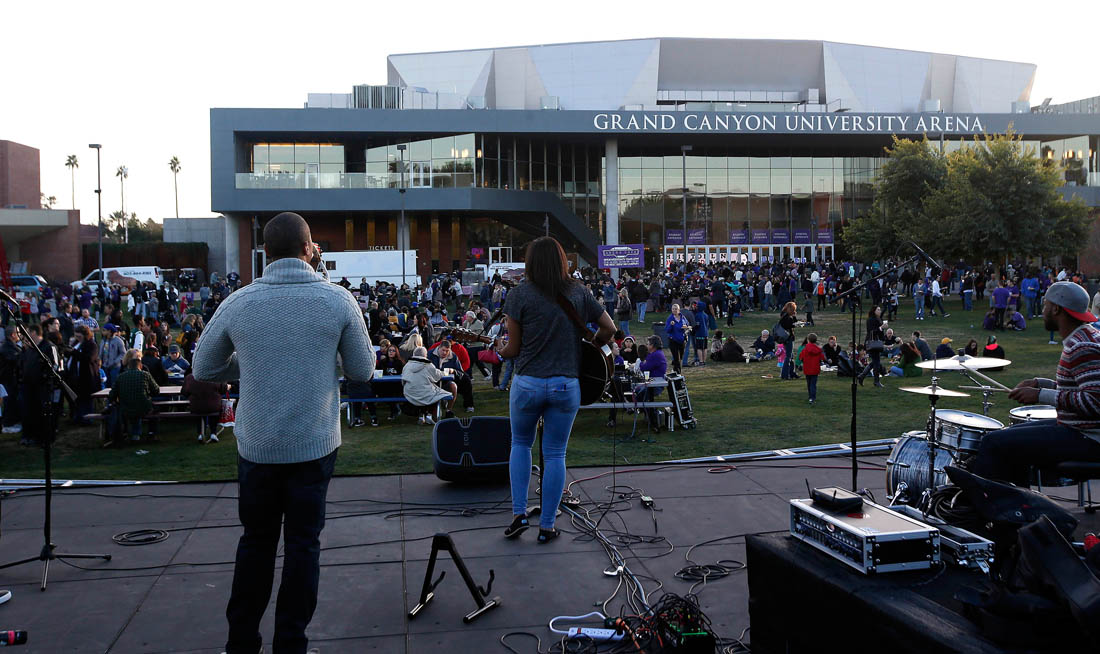 Harvard basketball game is a festive occasion - GCU News