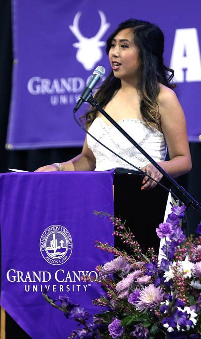 Graduates regaled at GCU Senior Dinner - GCU News