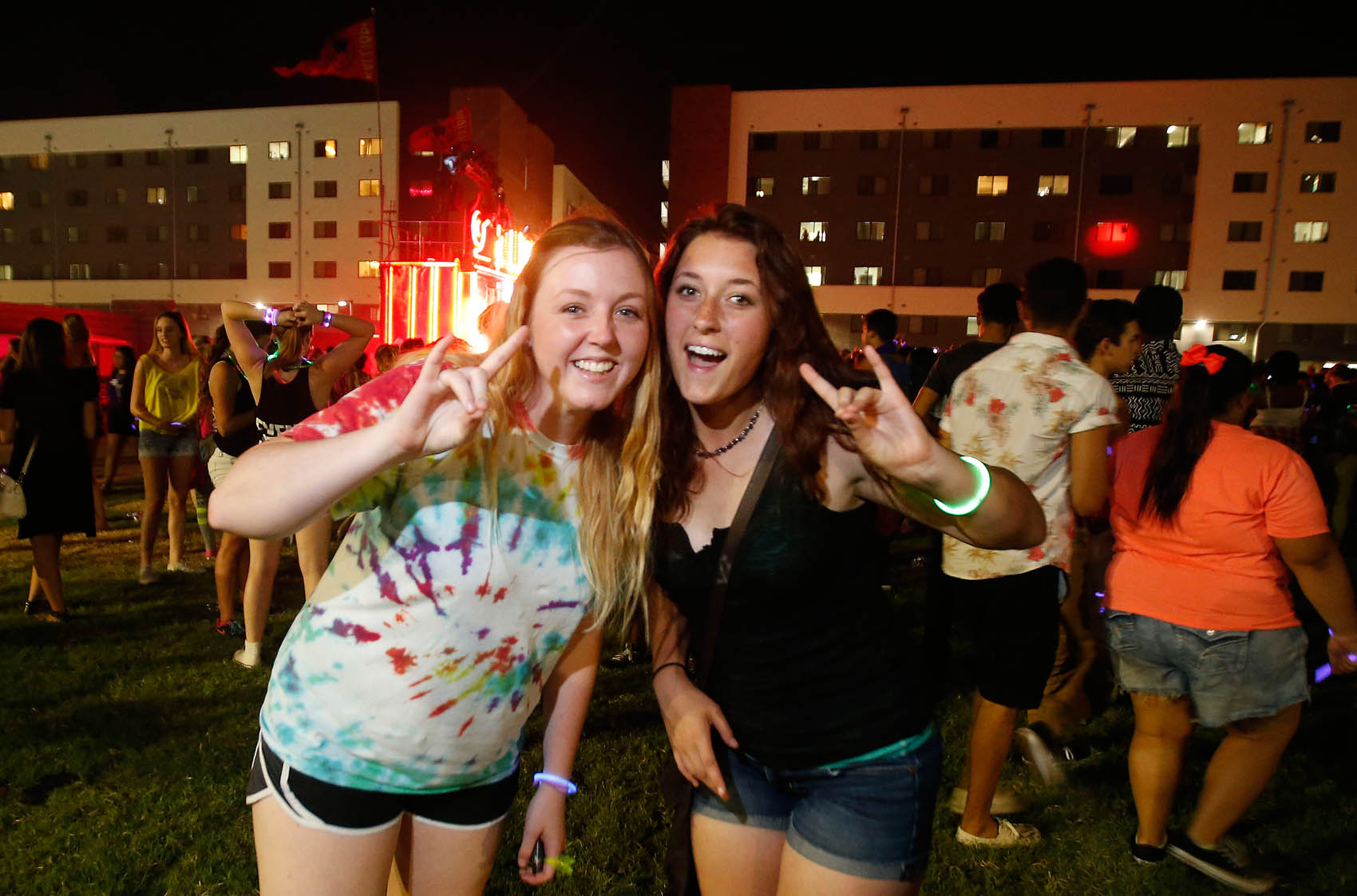 Students light up The Grove during Glow Party - GCU News