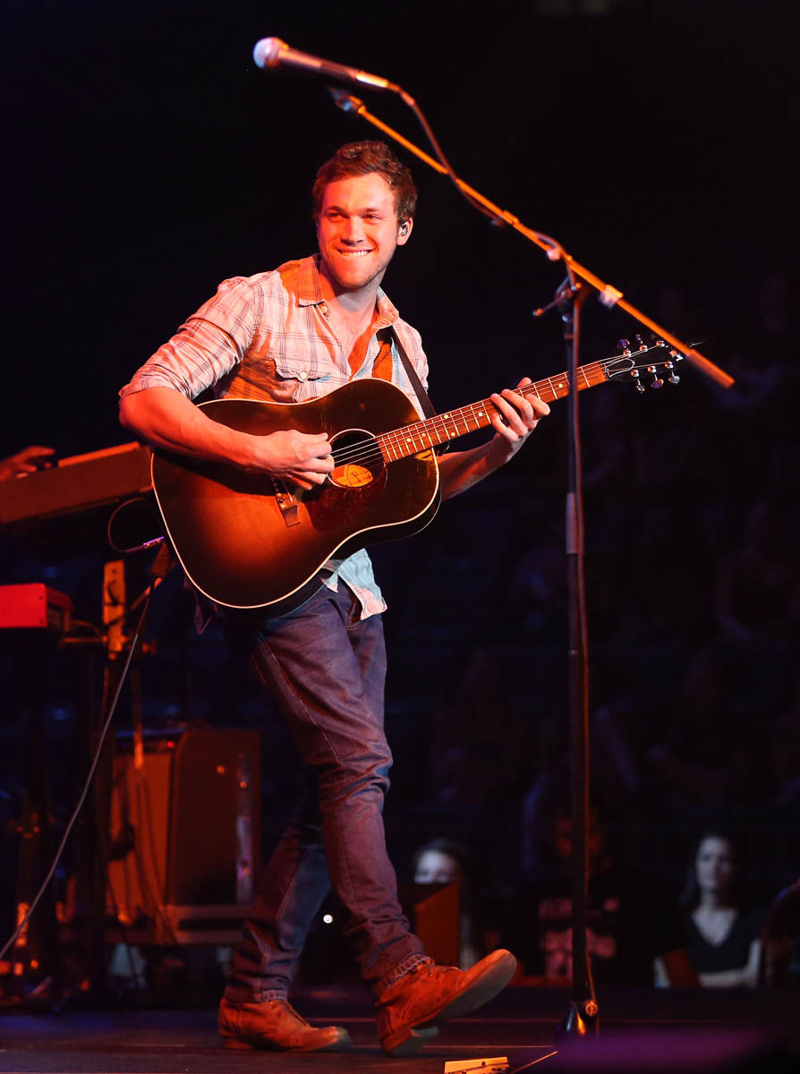 Phillip Phillips plays before packed Arena house - GCU News