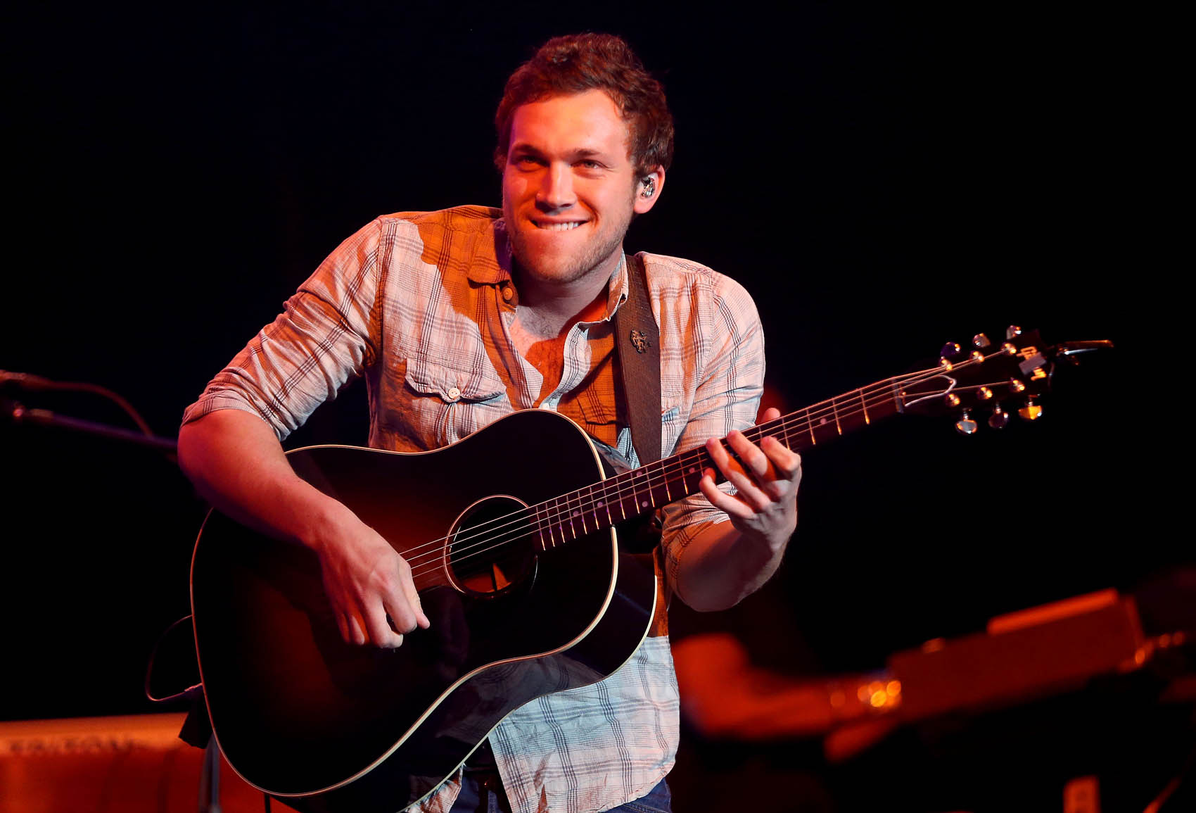 Phillip Phillips plays before packed Arena house - GCU News