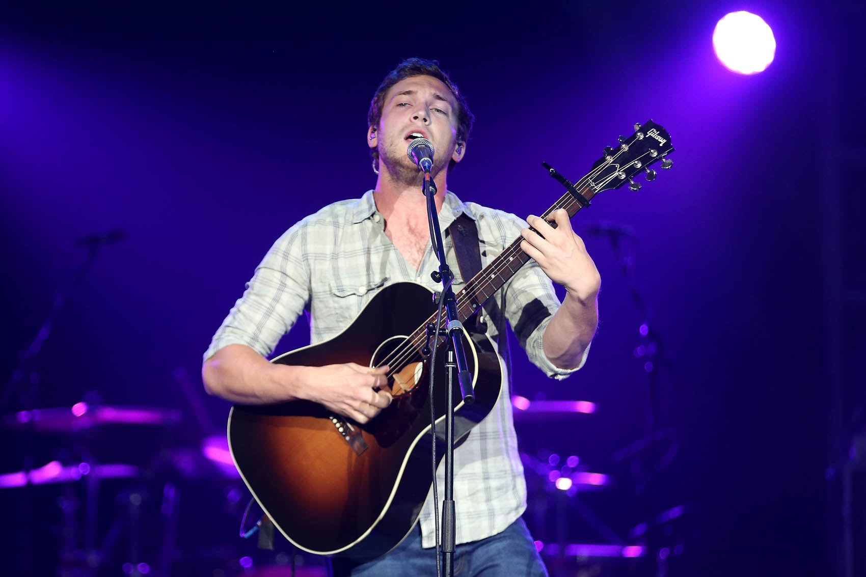 Phillip Phillips plays before packed Arena house - GCU News