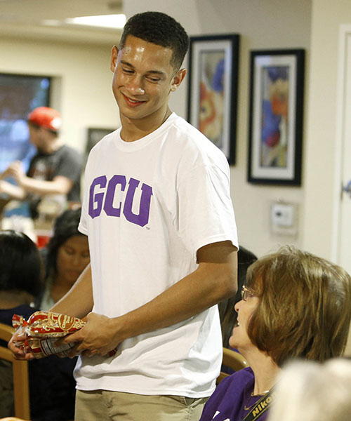 Community zest: Love unites GCU students and those in need - GCU News