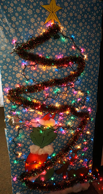 Main campus adorned in Christmas glory - GCU News