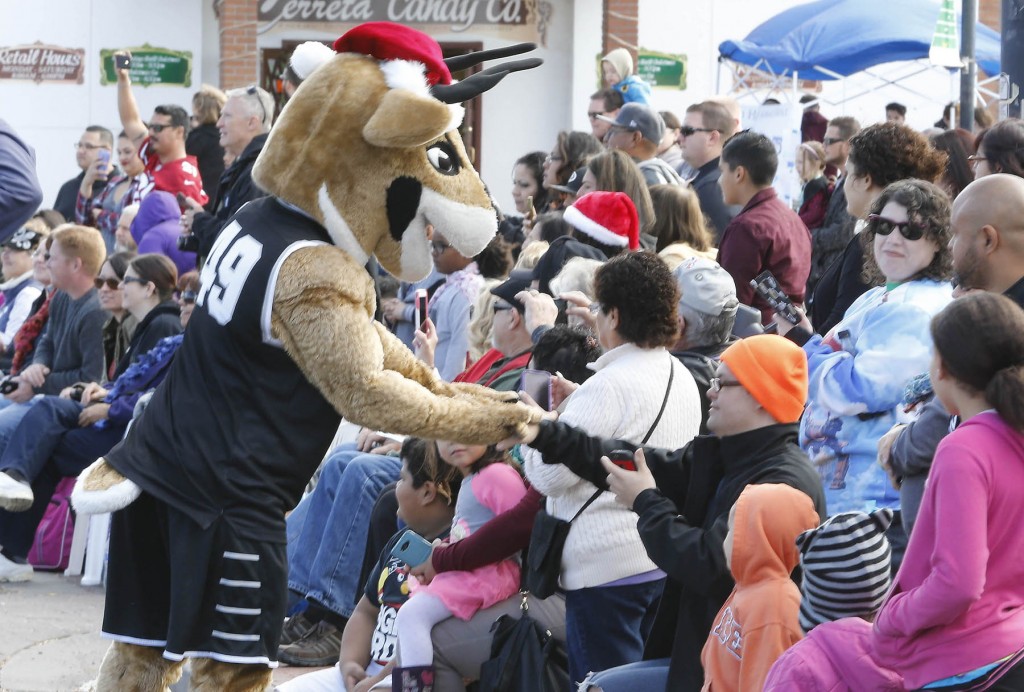 GCU is well-represented in Glendale Hometown Christmas Parade - GCU News