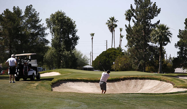 Employees, students lend a hand in sand at GCU Golf Course