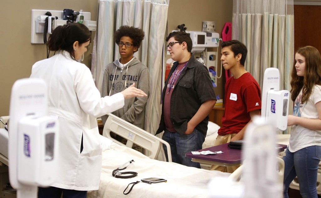 Osborn students take pulse of GCU nursing program - GCU News