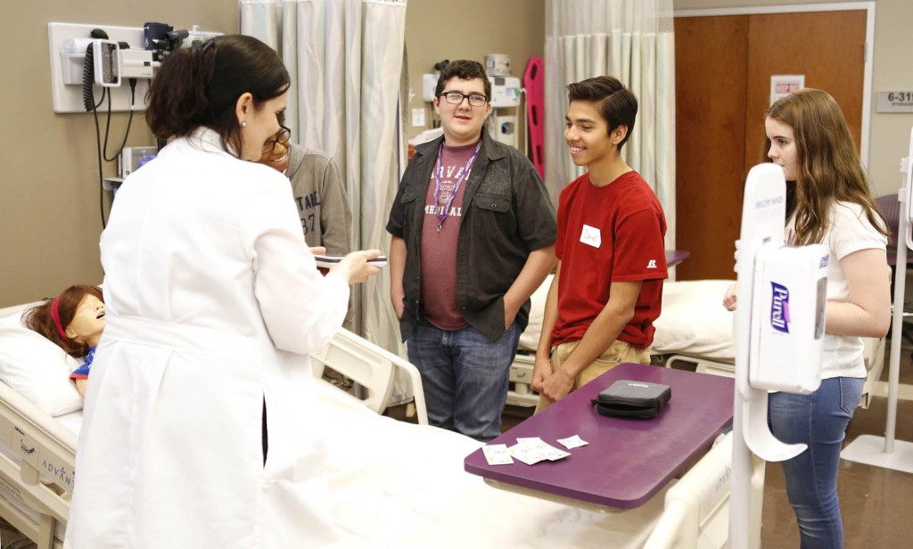 Osborn Middle School visits GCU's Medical Career Camp - GCU News