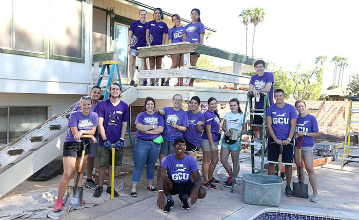 Students ready to spread love at Serve the City - GCU News
