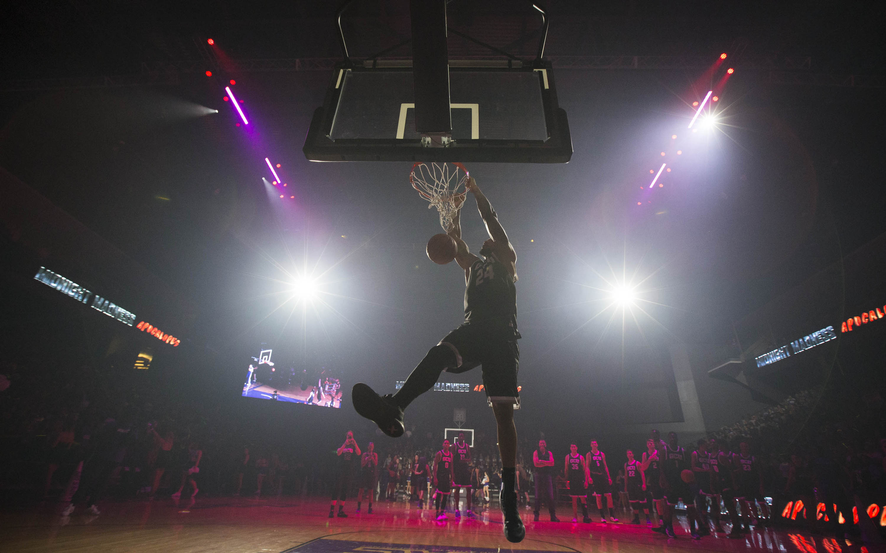 Slideshow: Midnight Madness sizzles with fun - GCU News
