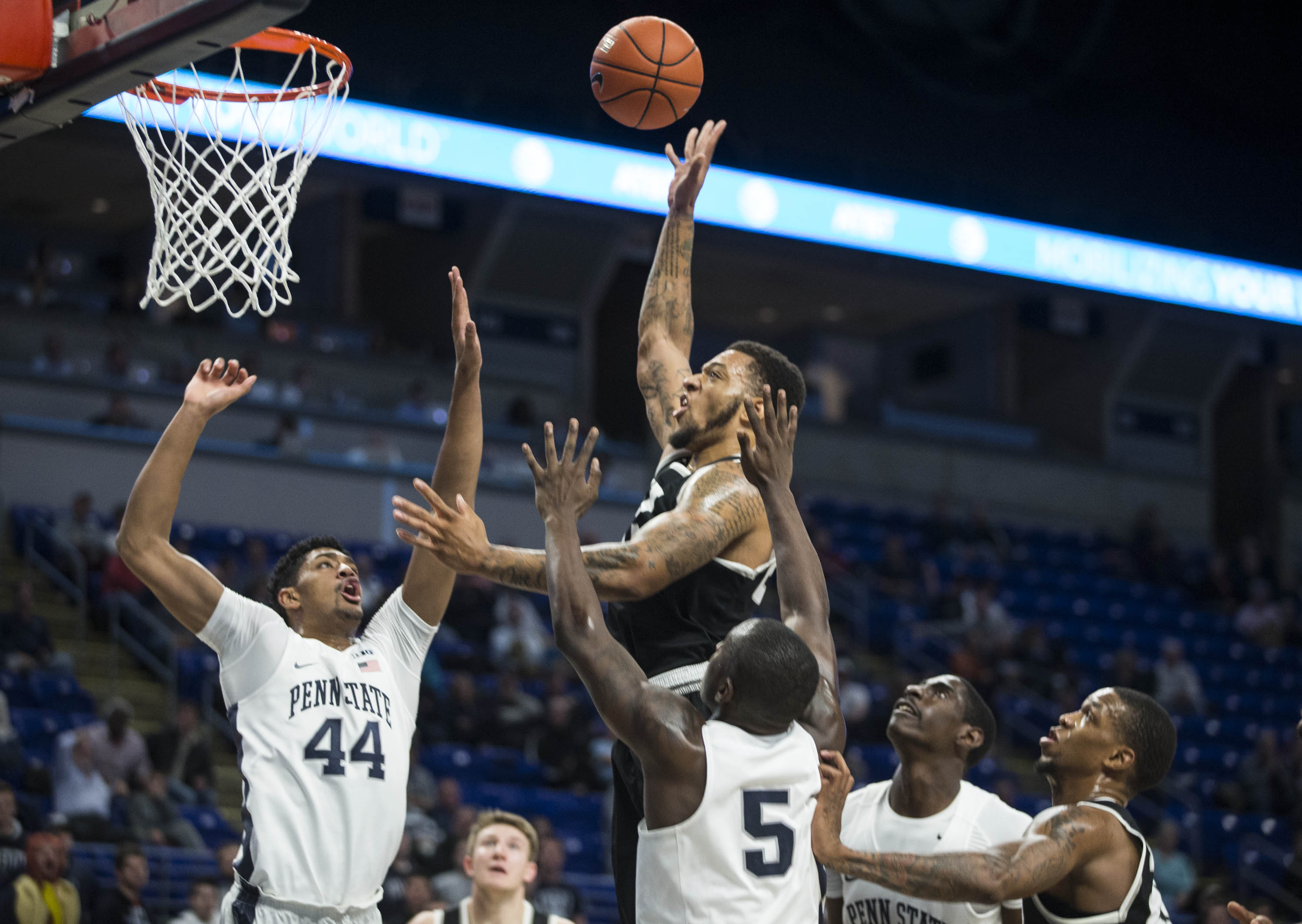 Slideshow: Men's basketball at Penn State - GCU News