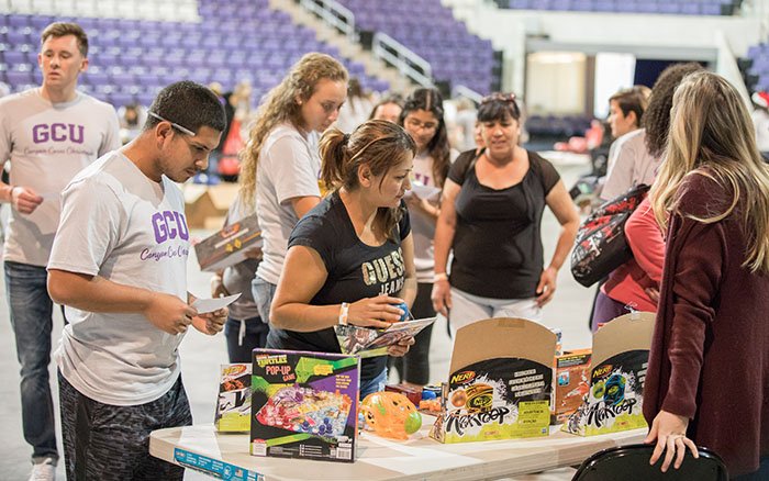 Children flock to GCU's Canyon Cares Christmas - GCU News