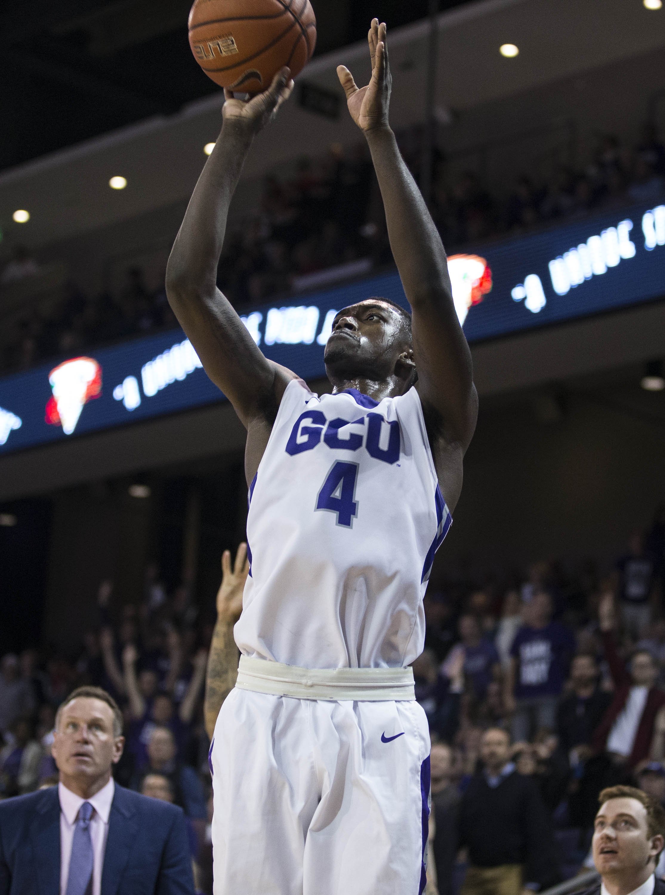 Slideshow: Men's basketball vs. San Diego State - GCU News
