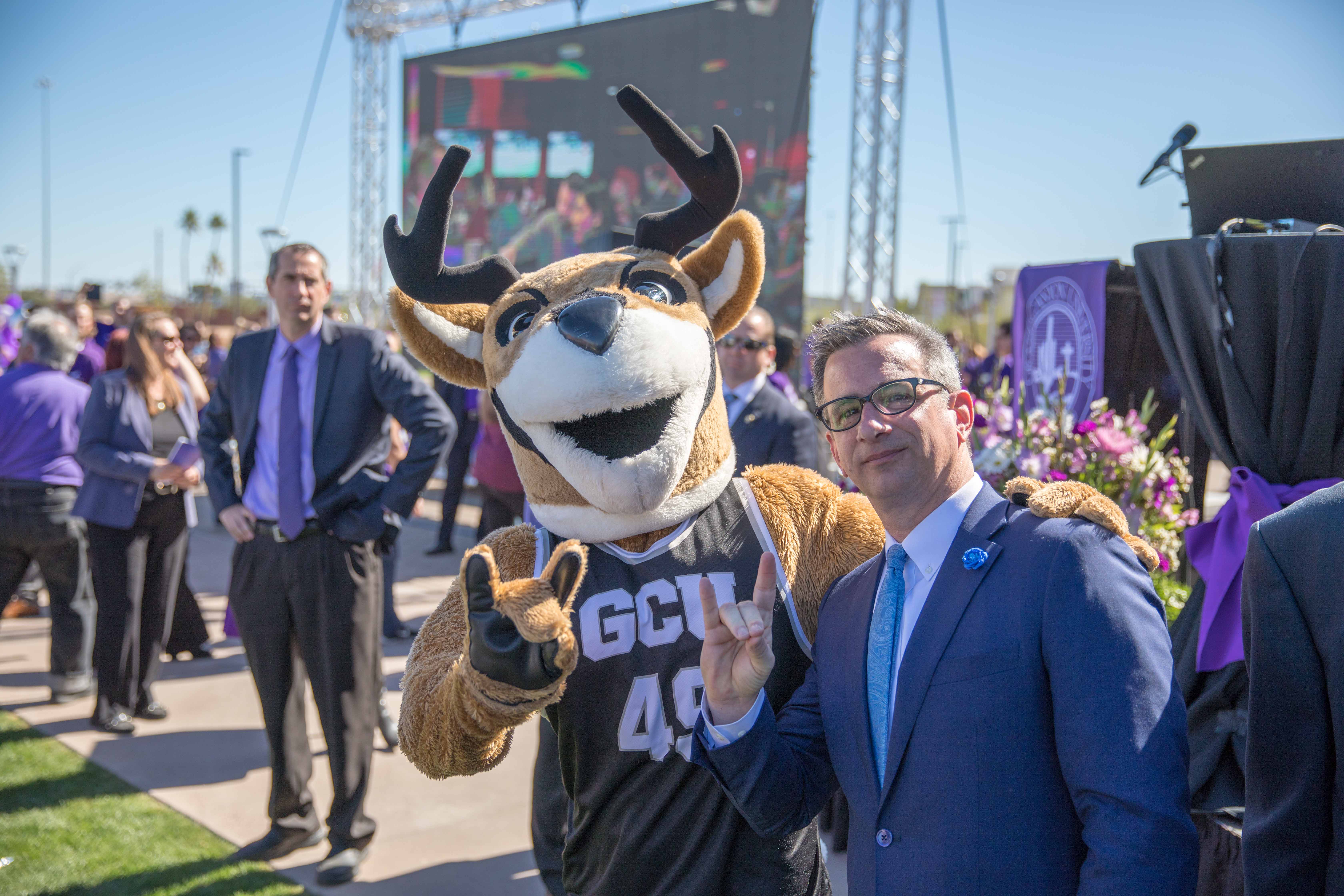 Slideshow: 27th Avenue celebration - GCU News
