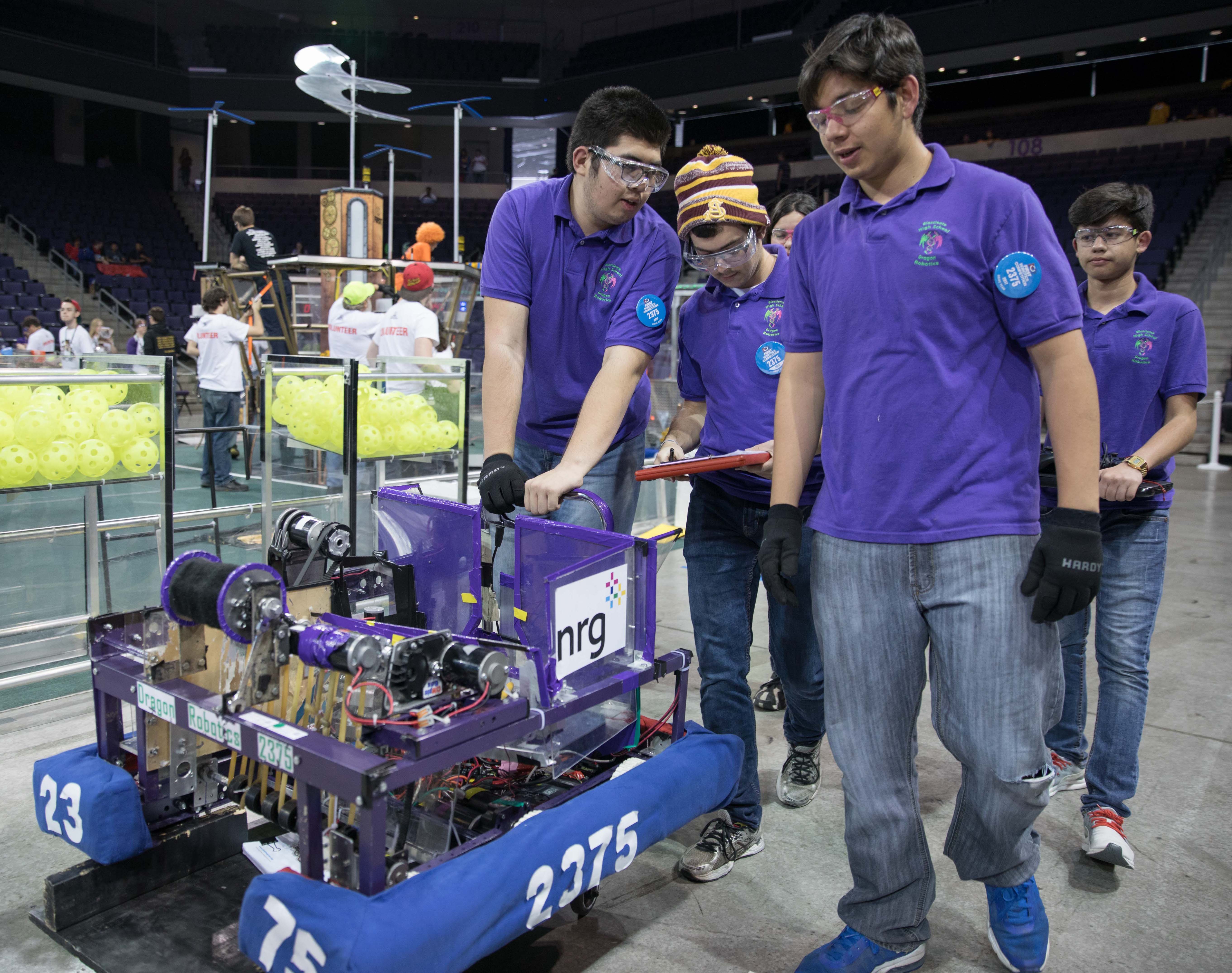 Slideshow: FIRST Robotics Competition - GCU News