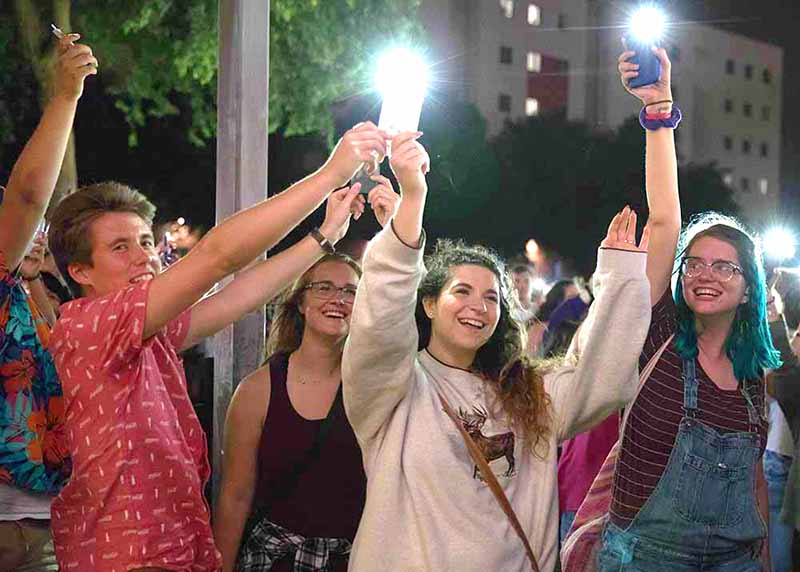 Ignite ceremony raises spirits - and cell phones - GCU News