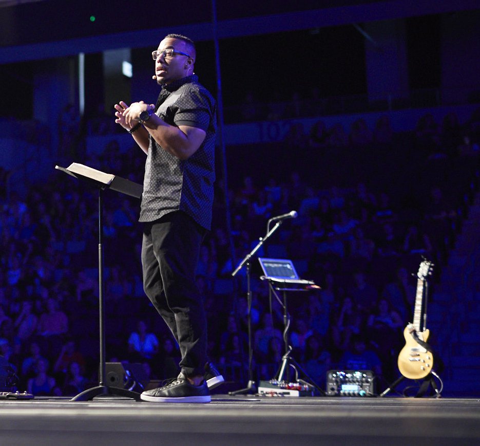 Slideshow: Chapel, Sept. 18 - GCU News