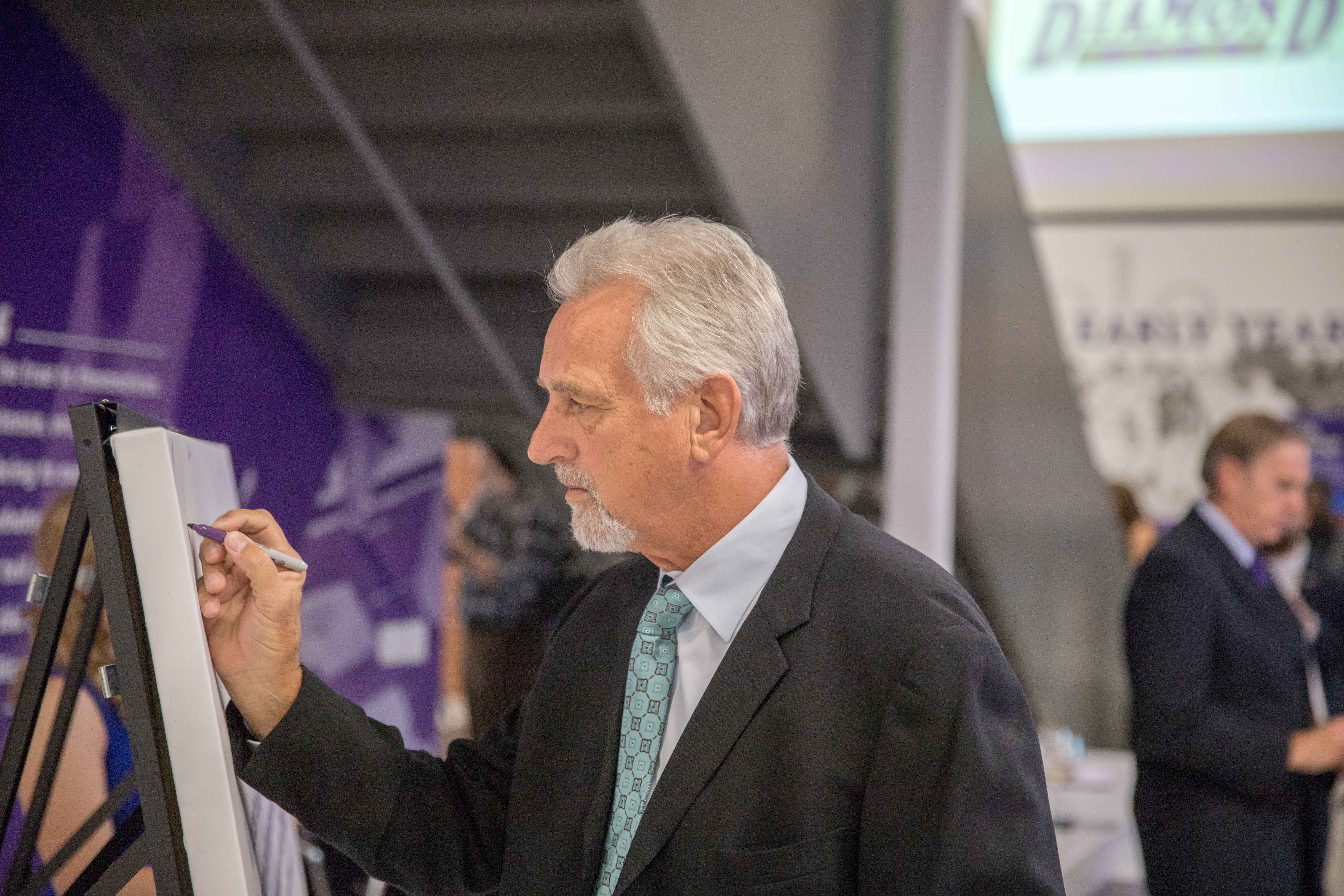 Slideshow: Jerry Colangelo tribute - GCU News