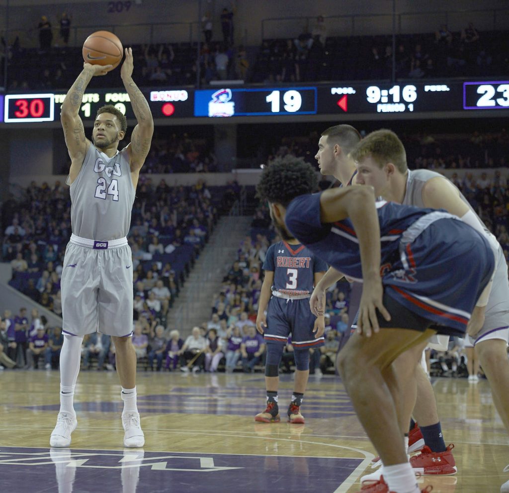 Slideshow: Men's basketball vs. Robert Morris - GCU News