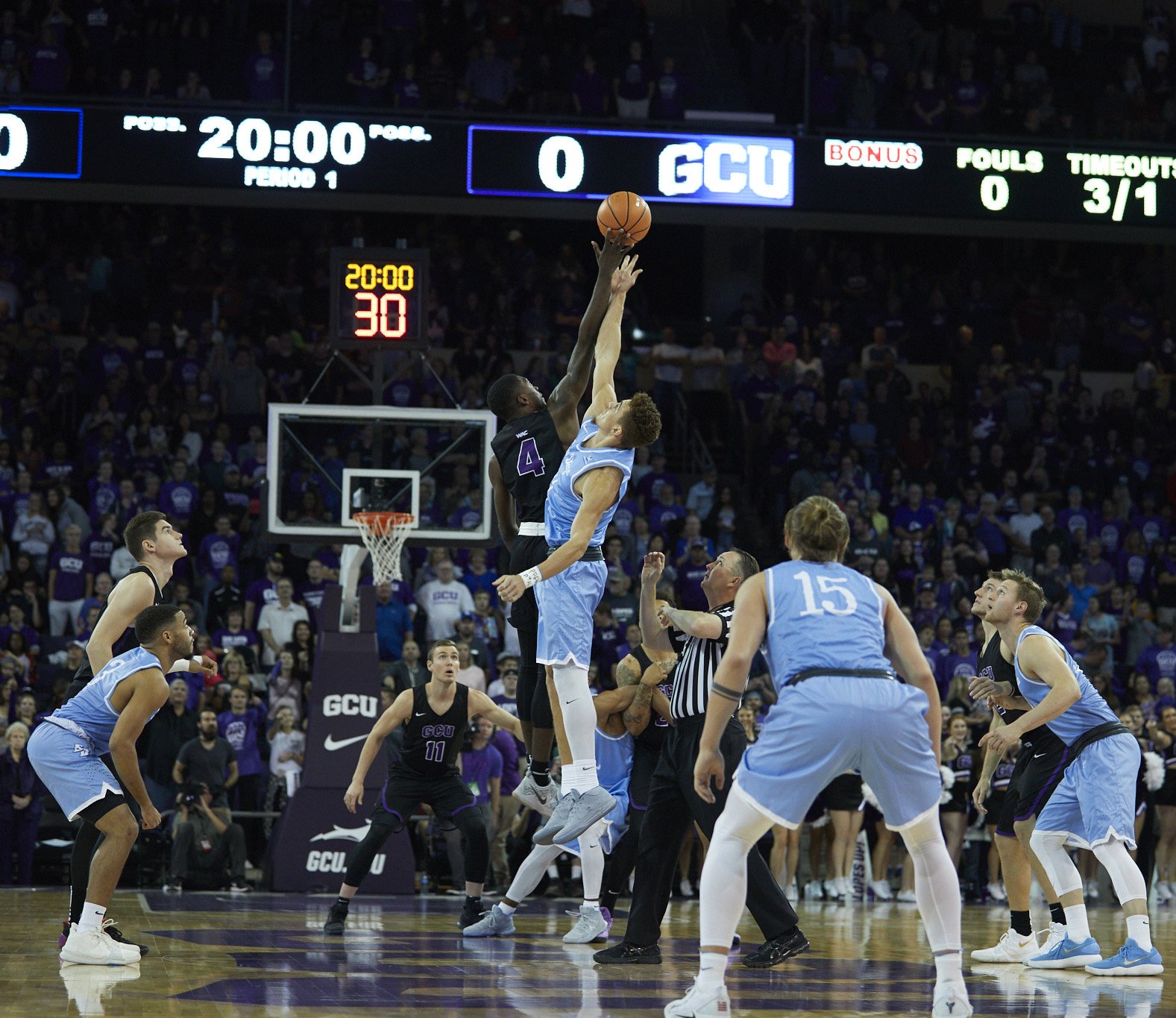 Slideshow: Men's basketball vs. San Diego - GCU News