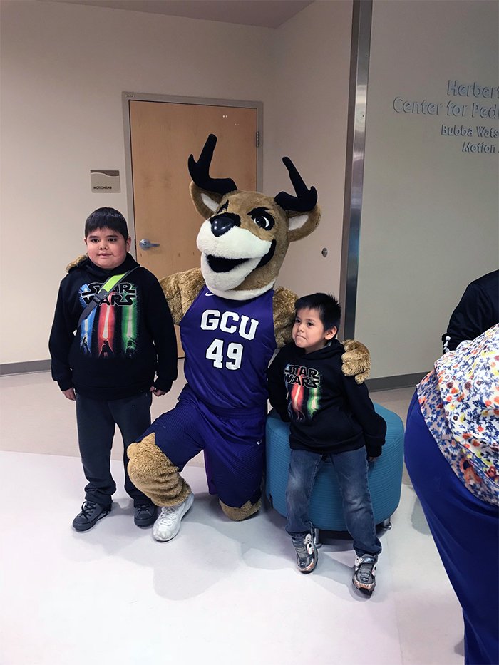 Slideshow: Thunder volunteers at CCBD - GCU News
