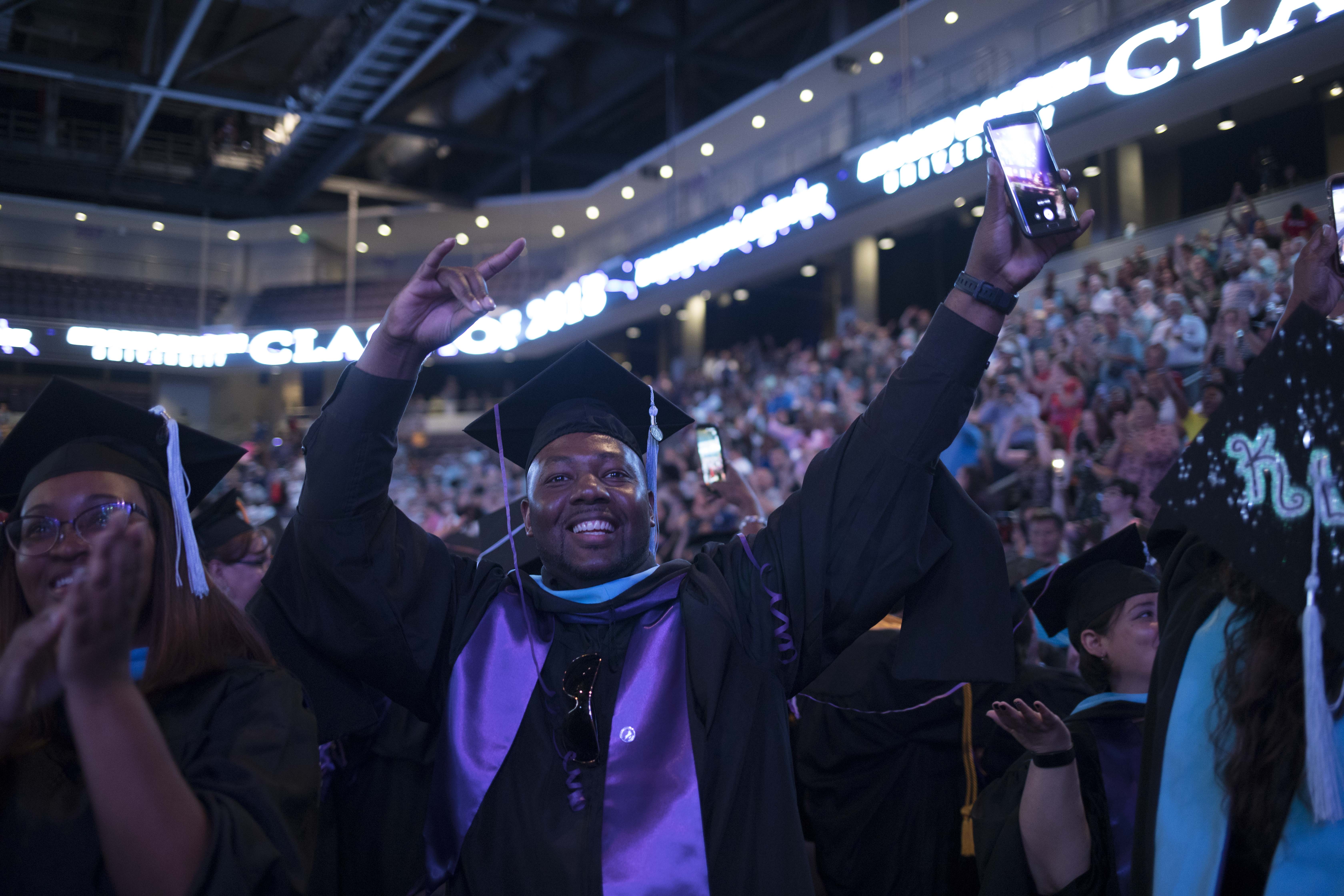 Slideshow: Friday evening commencement - GCU News