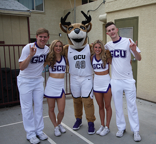 Slideshow: GCU cheers on UMOM back-to-school event - GCU News