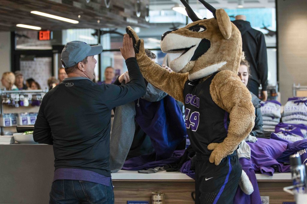 Slideshow: Lope families take over campus - GCU News