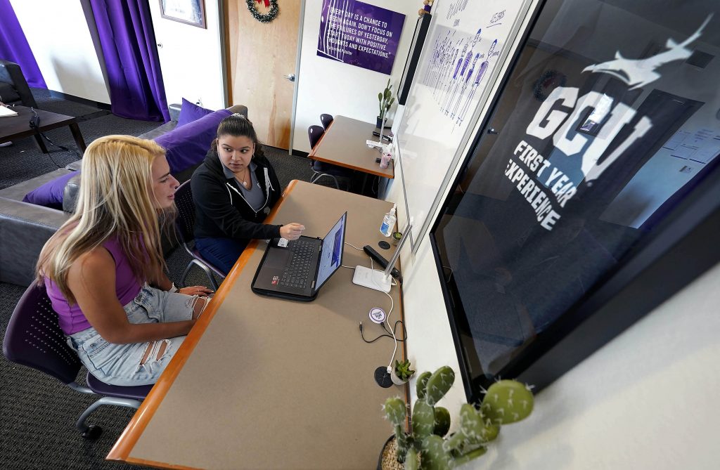Slideshow: First-Year Experience - GCU News