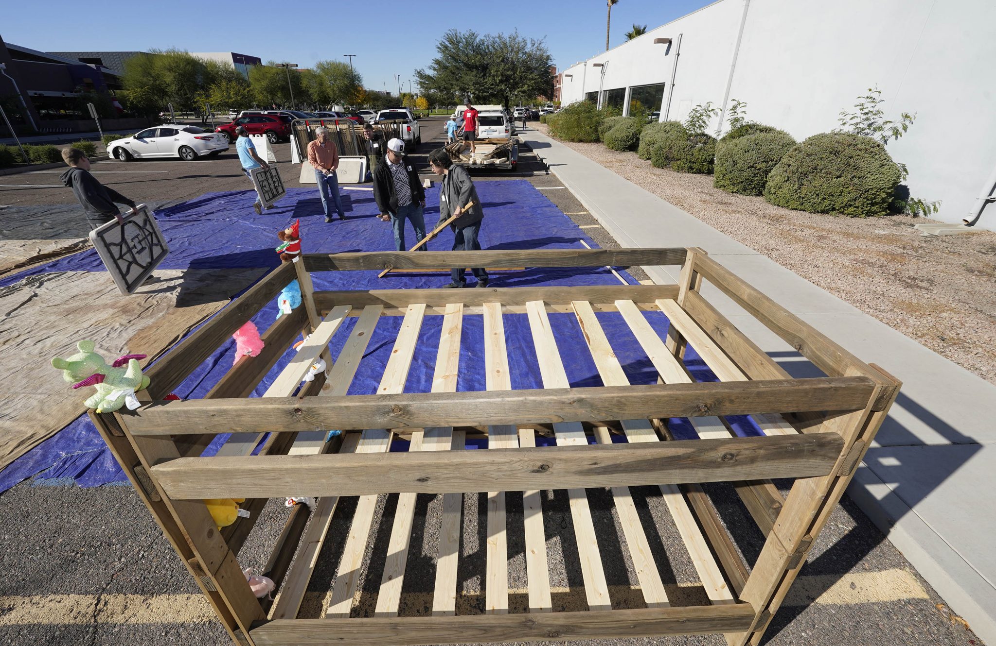 Slideshow: Honors College bunk build - GCU News