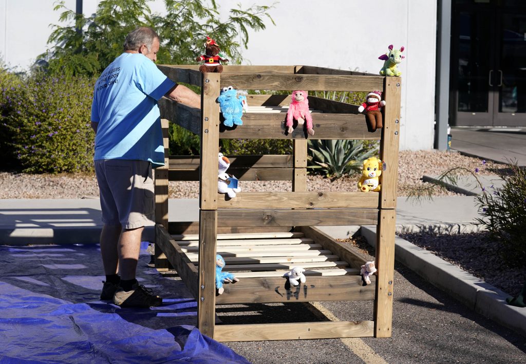 Slideshow: Honors College bunk build - GCU News