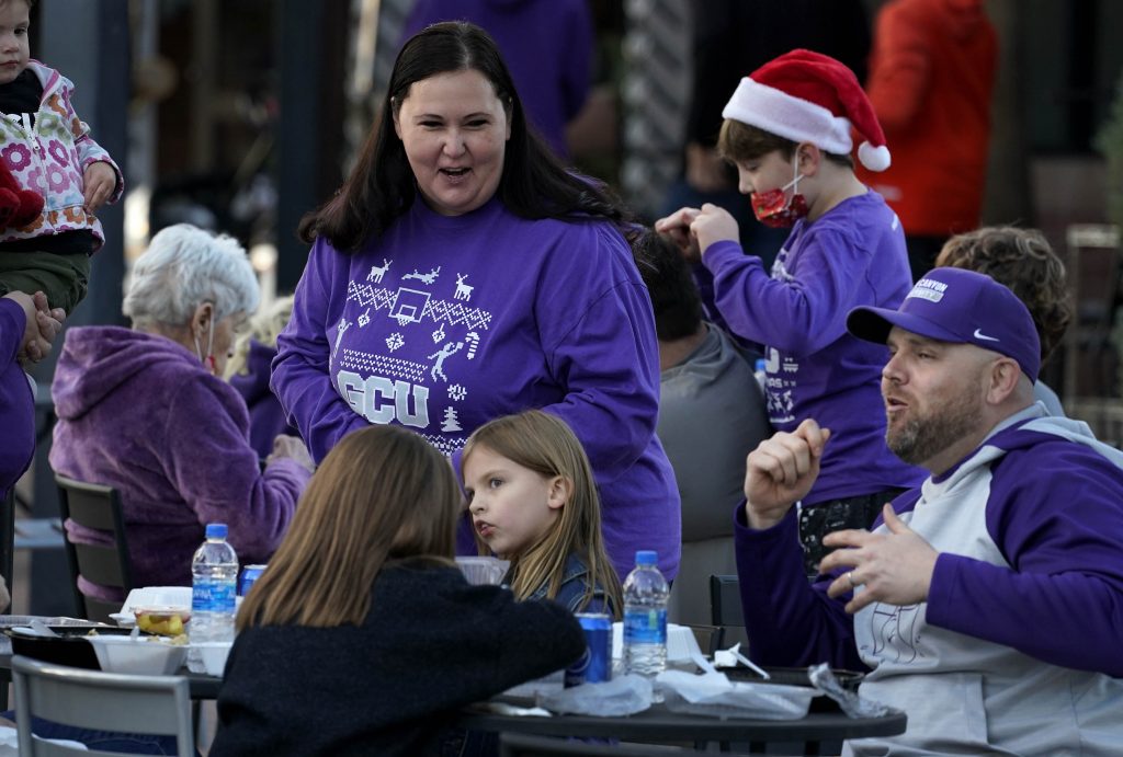 Slideshow: Employee Holiday Party - GCU News
