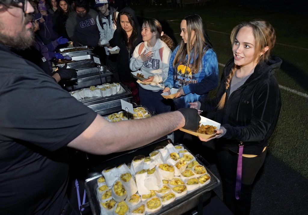 Slideshow: ASGCU's Midnight Breakfast - GCU News