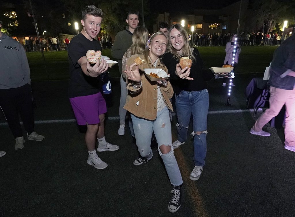 Slideshow: ASGCU's Midnight Breakfast - GCU News
