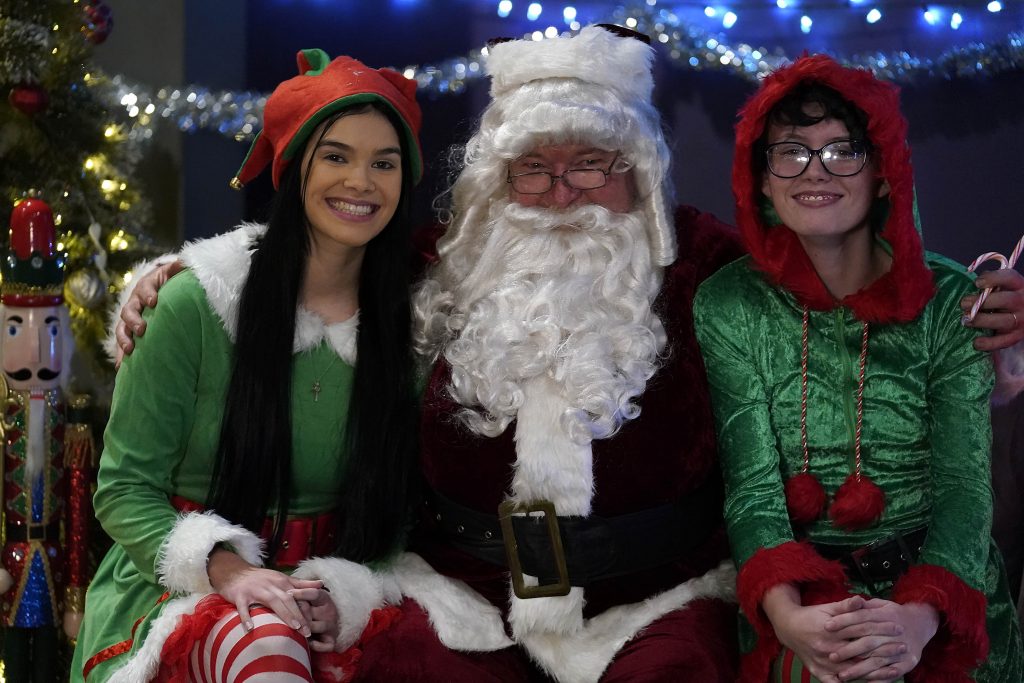 Slideshow: GCU 2021 Christmas tree lighting - GCU News