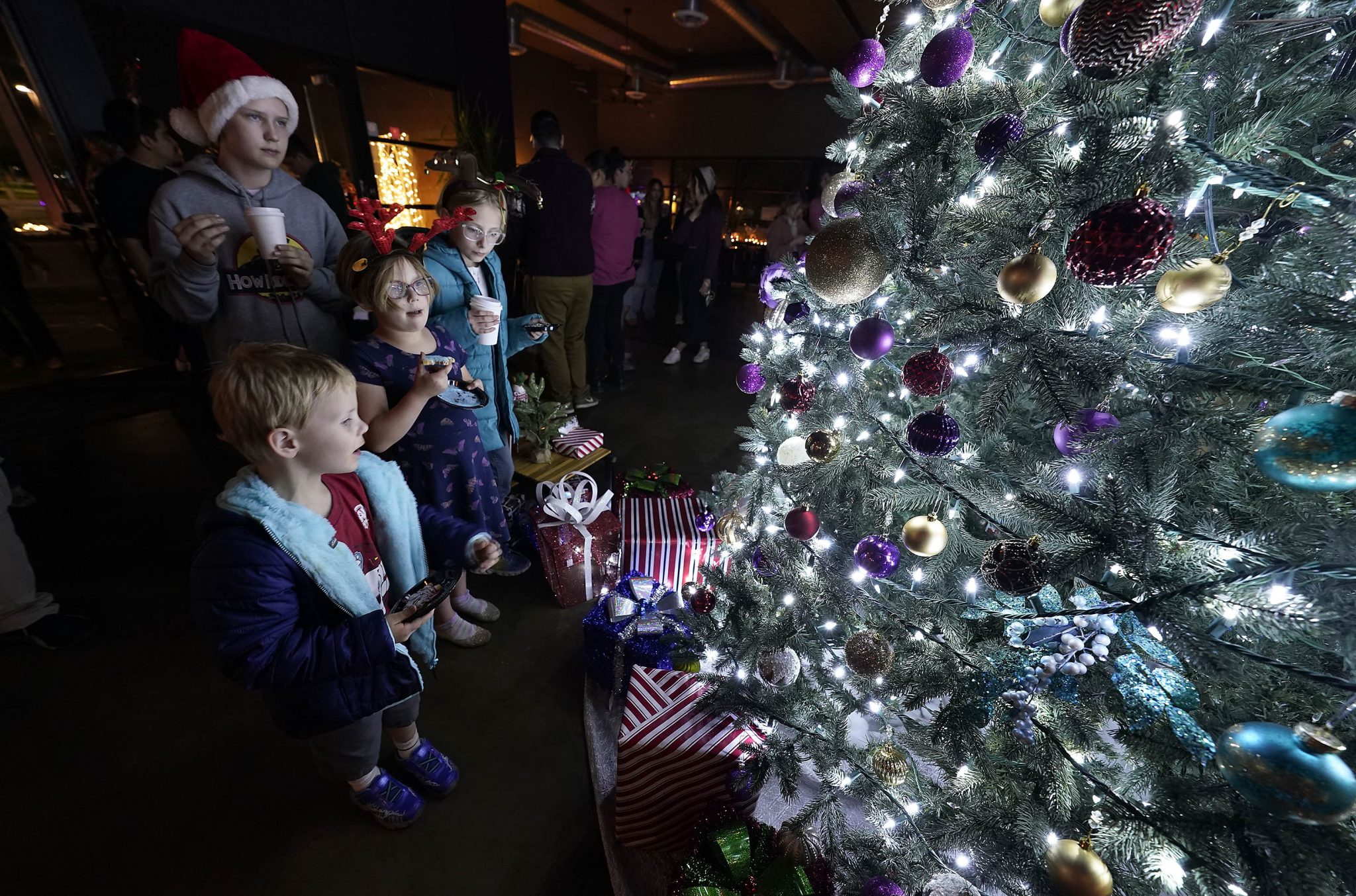 Slideshow: GCU 2021 Christmas tree lighting - GCU News
