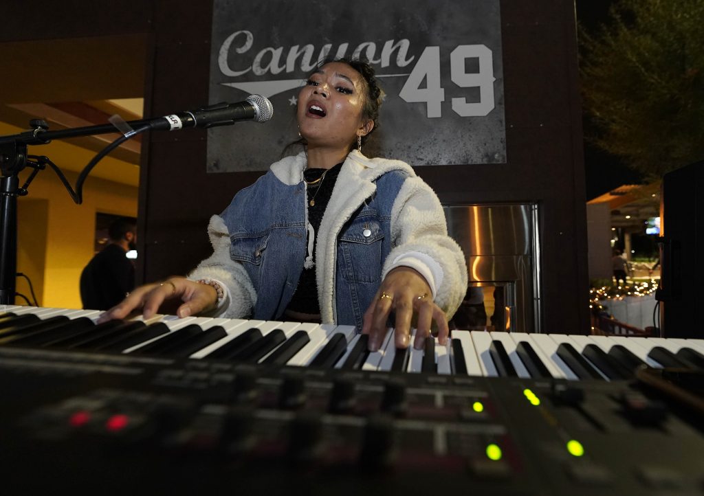 Slideshow: GCU 2021 Christmas tree lighting - GCU News