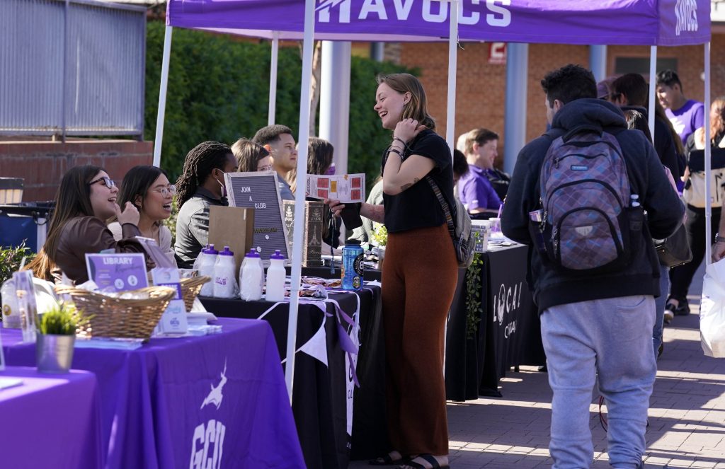 Slideshow: New student orientation - GCU News