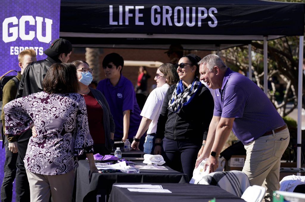 Slideshow: New student orientation - GCU News