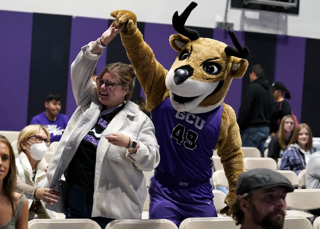 Slideshow: New student orientation - GCU News